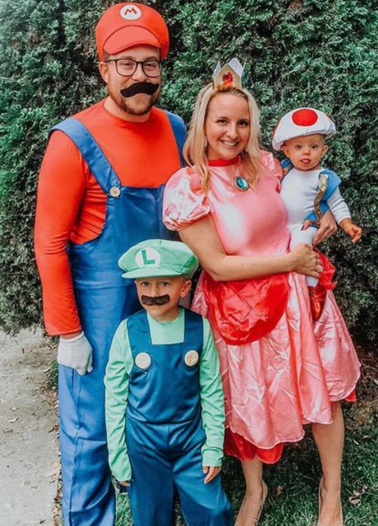Olive's Family Photo CAF #/ (Halloween Edition!) - Create a Family ...